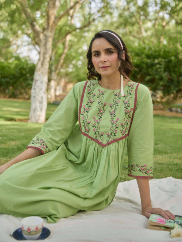 Buy Women's Cotton Floral Embroidered Kurta Set Online in India | Anayna