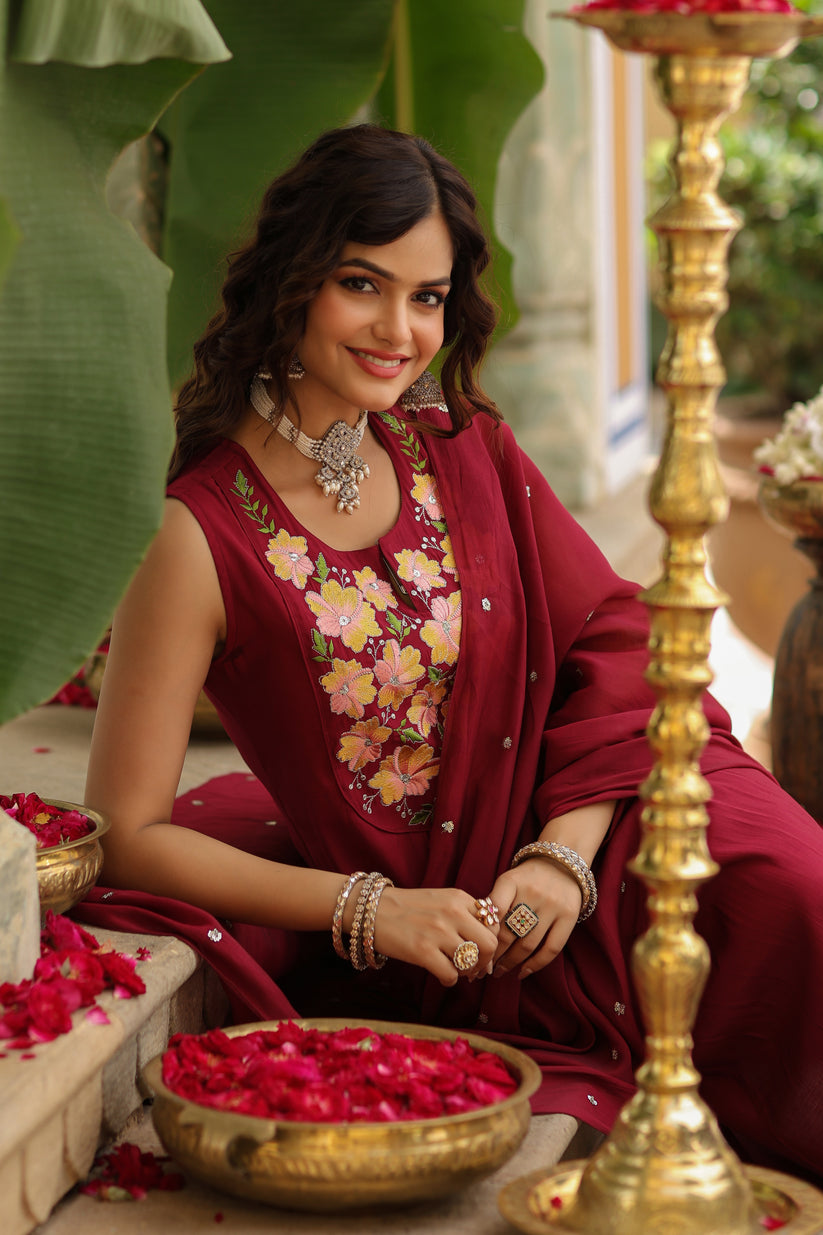 Buy Women's Sleeveless Embroidered Kurta Set Online in India | Anayna